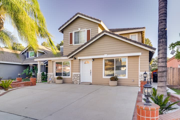 Fast Wifi & Free Parking: Cozy Fontana Apartment - Fontana, CA
