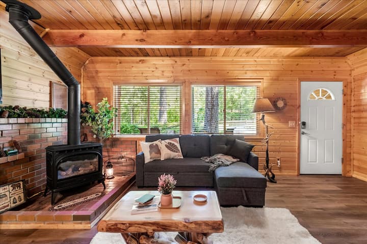 Charming Cabin W/ Covered Hot Tub & Firepit! - Ashford, WA