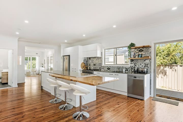 Shoalax At Shoal Bay – A Relaxing Coastal Retreat - Hawks Nest