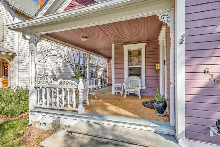 Downtown Delight: 3bdr Urban Escape - Ashland, OR