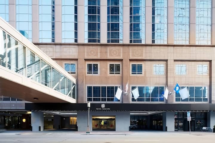 Convenient City Stay, 2 Classy Units! - Minneapolis, MN