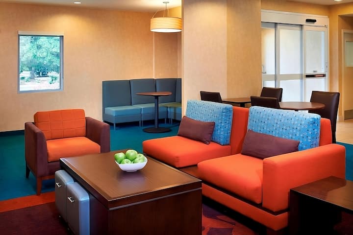 Cozy Oasis, Pet-friendly Stay, 2 Modern Units! - Sterling Heights, MI