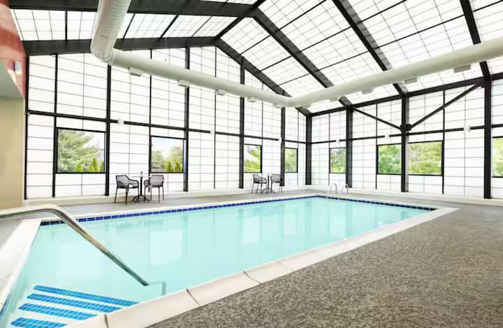 Close To Beaches | Free Breakfast + Indoor Pool - Long Island, NY