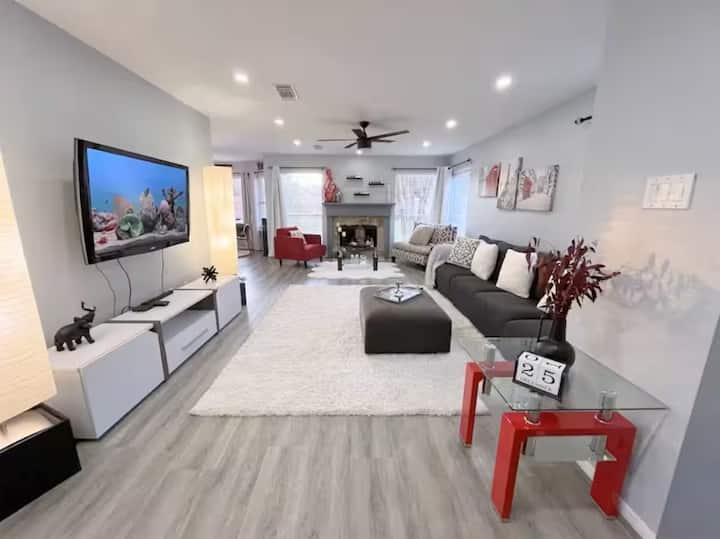 Modern 4br Retreat Extended Stay Ideal. Sw Houston - Sugar Land, TX