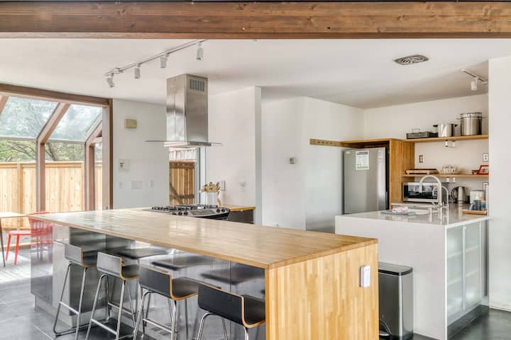 Blue Heron | Modern Retreat, Hot Tub, Chef Kitchen - Gearhart, OR