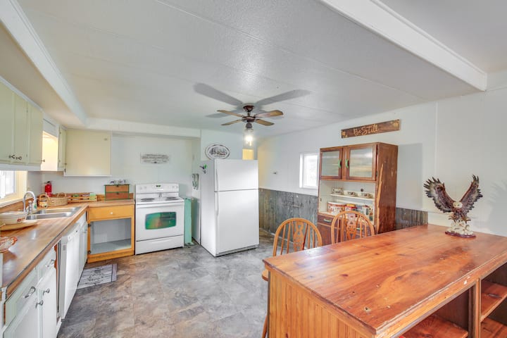 Charming Old Farmhouse In Libby: Pets Welcome! - Libby, MT