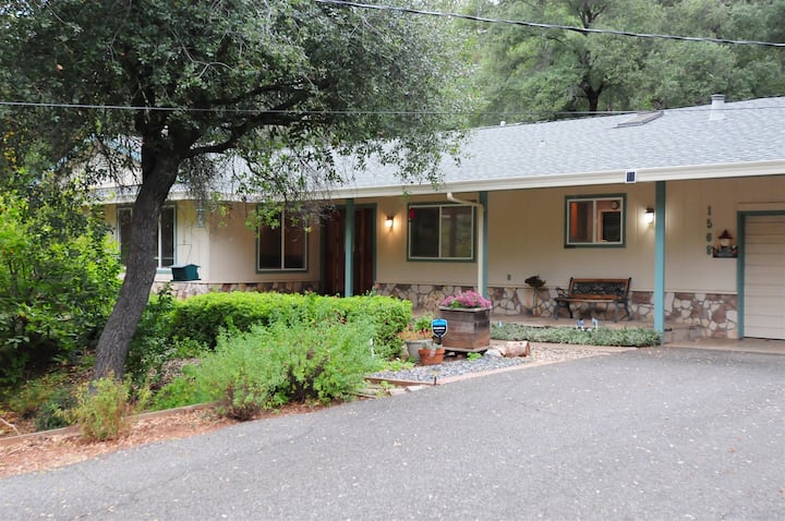New* Murphys Escape ~ 3 Bd 2 1/2 Ba. With Hot Tub - Murphys, CA