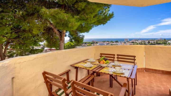 Riviera Charm: 2br Retreat With Terrace, Pool - Calahonda