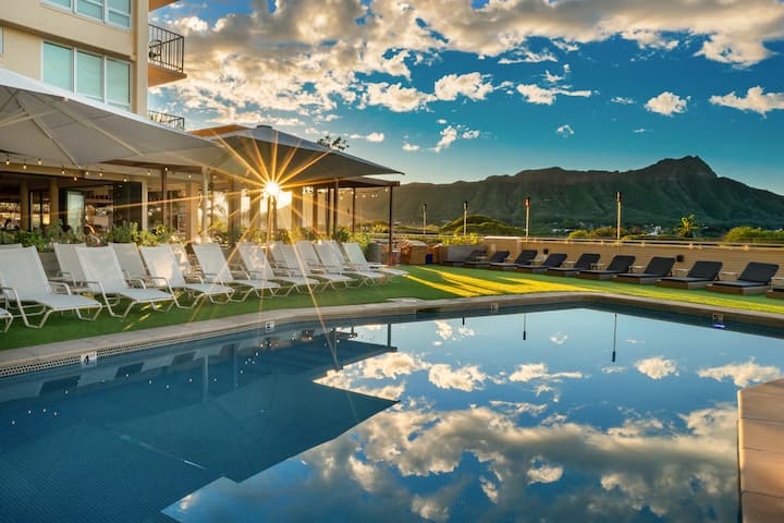 Pleasant Stay! 2 Comfortable Units, Pool - Kailua, HI