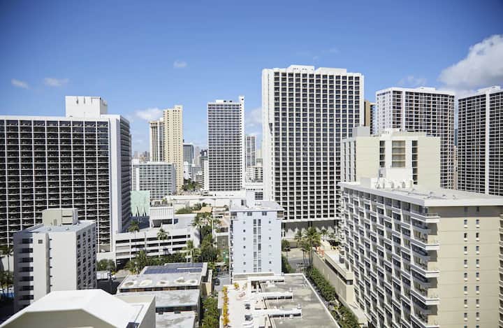 Home-like Accommodations! 3 City View Units, Pool - Honolulu, HI