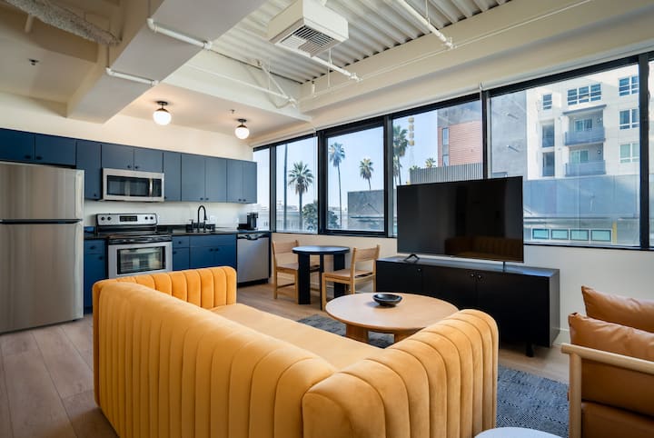 Kasa Sunset | King Studio In Hollywood - Hollywood, CA