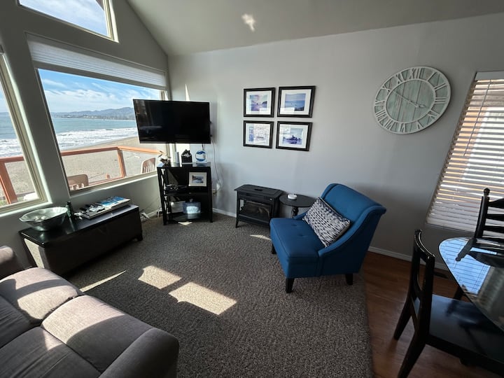 Oceanfront Cabin 6 W/ Jacuzzi &Awe-inspiring View - Smith River, CA