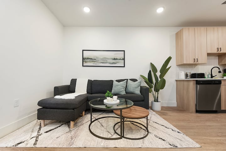 Parking+gym+hulu+ Near Retail Shopping|upmc|dining - Pittsburgh