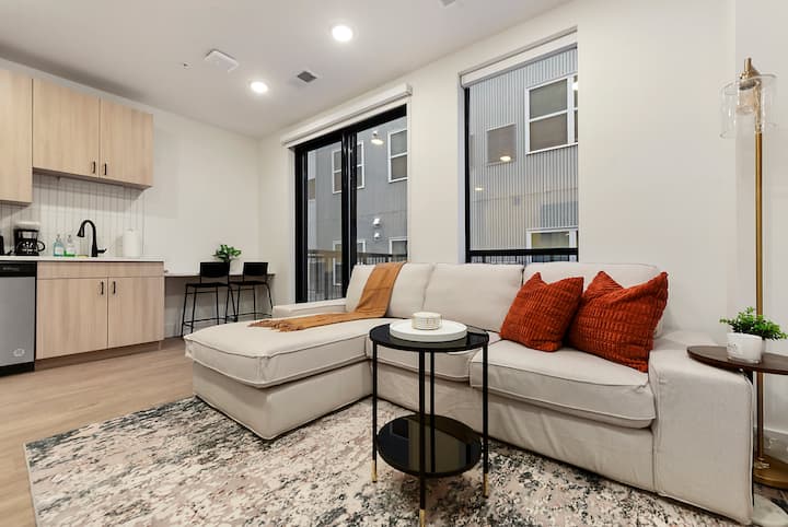 Gym+hulu+parking Near Universities |Upmc|shopping - Pittsburgh, PA