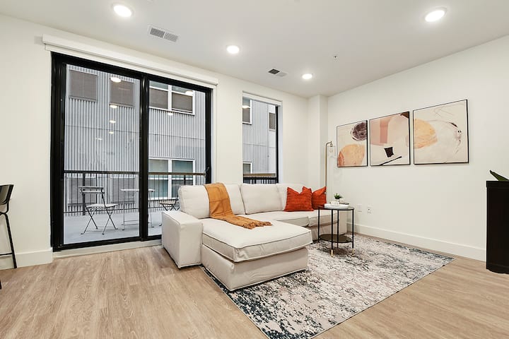 Gym+hulu+parking Near Universities |Upmc|shopping - Forest Hills, PA