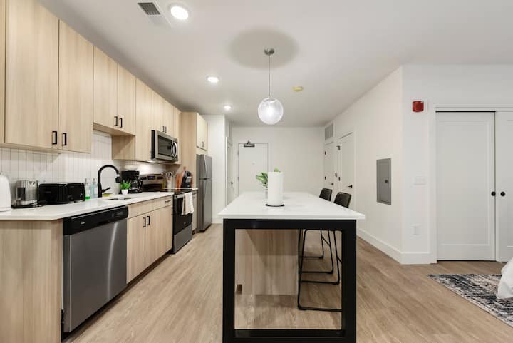 Upmc|shopping+hulu Near Universities|parking+gym - Pittsburgh, PA