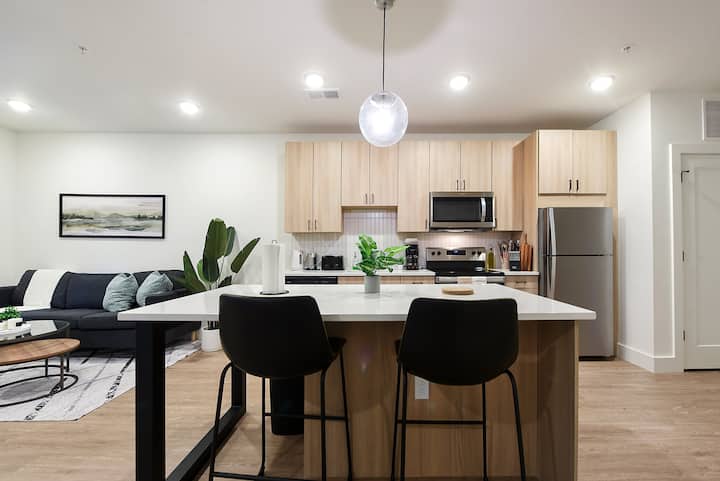 Hulu+gym+parking Near Universities|upmc|shopping - Pittsburgh, PA