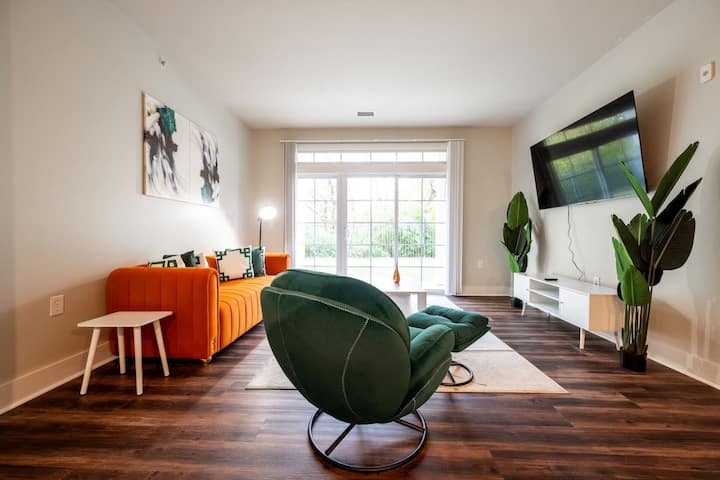 Stylish 2br Keystone - Indianapolis, IN