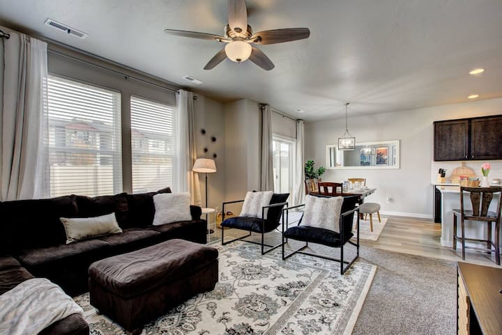 Pet Friendly ~ Modern Home W/parks Freeway & Shops - Meridian, ID