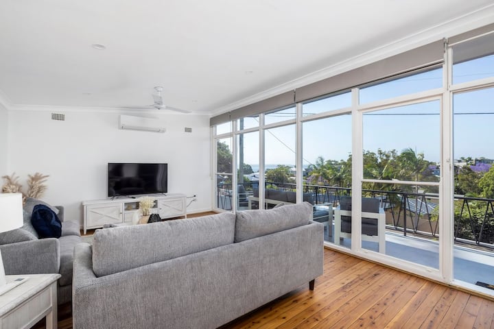 Coastal Cottage In Nelson Bay - Pet Friendly - Nelson Bay