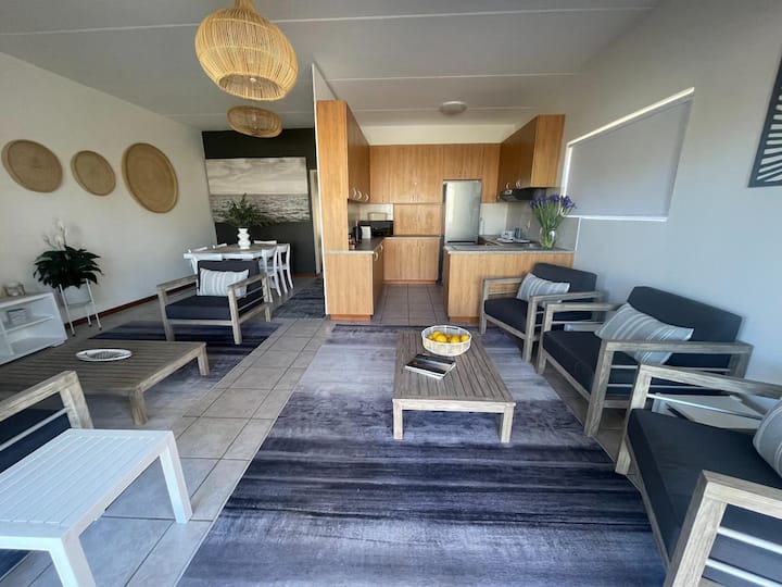 Footprints In Kleinmond : Sandy Toes Holiday Home - Kleinmond