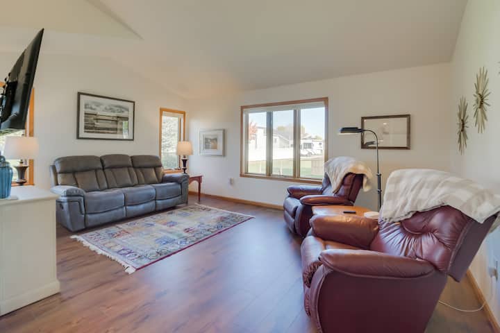 5 Mi To Dtwn: Pet-friendly 'Wheatland Twin' Home! - Fargo, ND