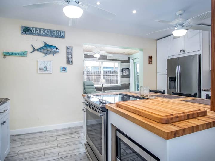 Little Venice Family Affair 2 Bedroom 1 Bath One B - Marathon, FL