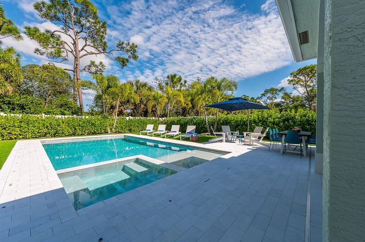 Jupiter Palms Oasis | Luxe Pool/spa Table Tennis! - Jupiter
