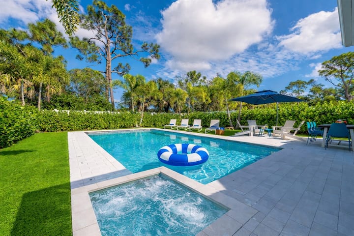 Jupiter Palms Oasis | Luxe Pool/spa Table Tennis! - Jupiter, FL