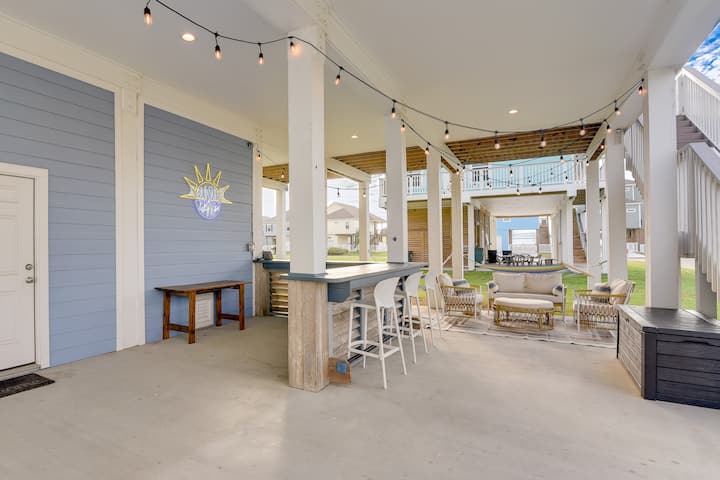 Galveston Home W/ Pool Access, Walk To Beaches! - Galveston, TX