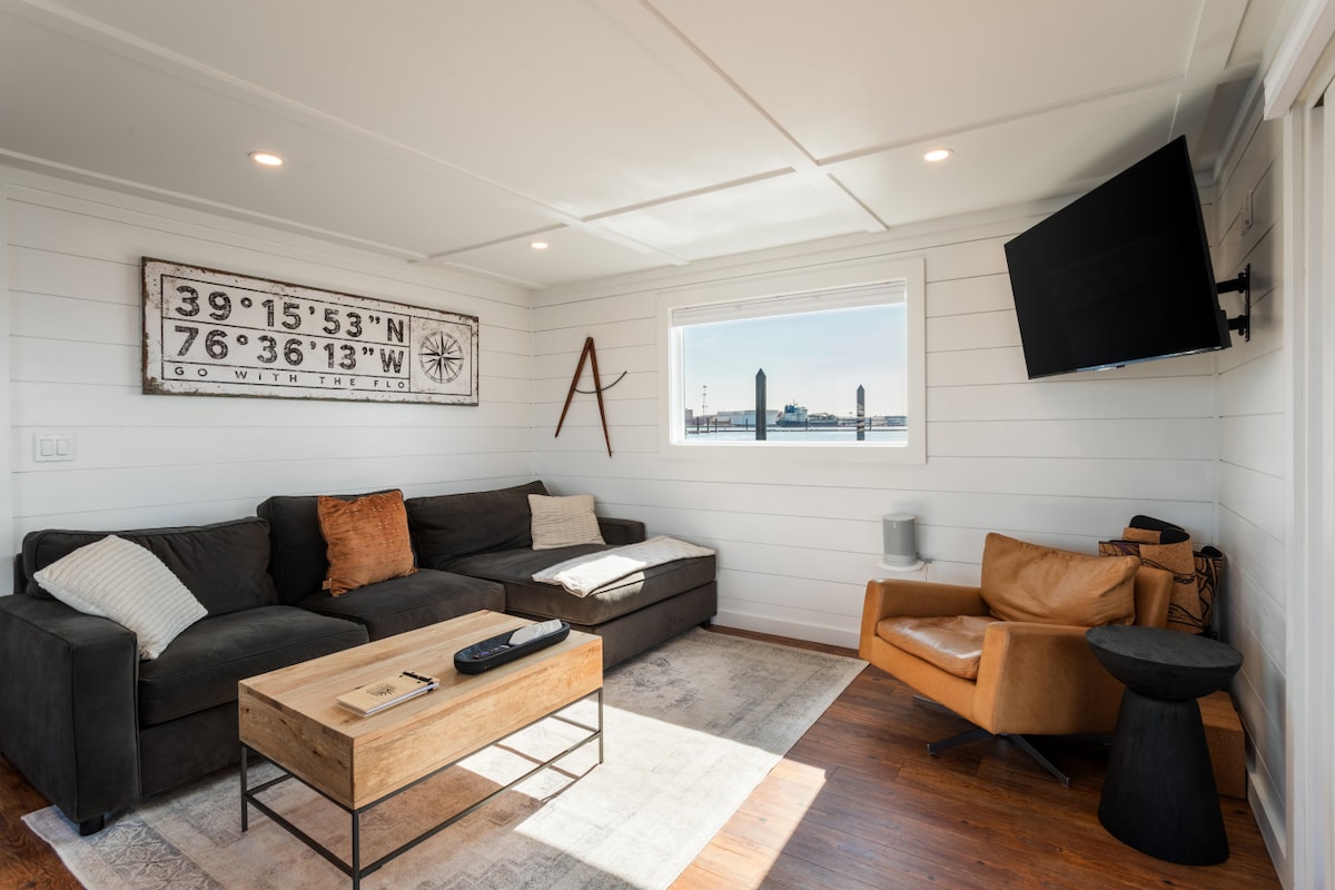 Flohom 2 | 2BR Floating Suite • Canton Waterfront - Houseboats for Rent ...