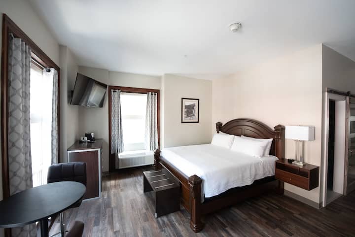 King Suite Pull Out Couch - Jim Thorpe, PA