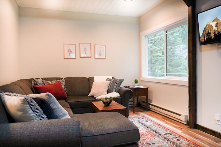 Nature's Escape! Cozy Remodeled Cabin W/fireplace! - Glacier, WA