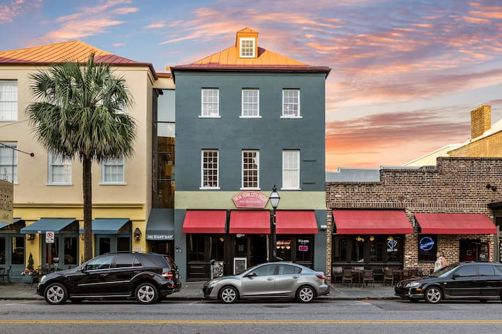 Pineapple Pad | Spacious 4br Historic District! - Charleston, SC