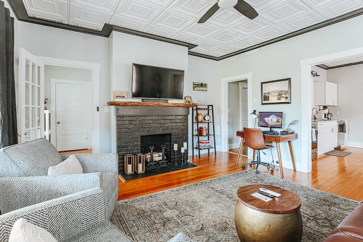 The Overlook: Walk Downtown + City Views - Staunton, VA