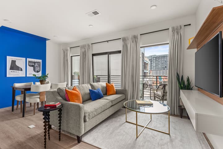 Jazzy Blue At Hyve | Near Gulch & Broadway - SoundWaves at Gaylord Opryland, Nashville