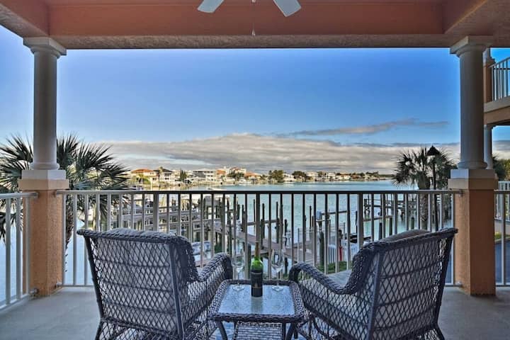 8 Min Walk To Beach, Pool, Hot Tub, Bay View - Clearwater Beach, FL