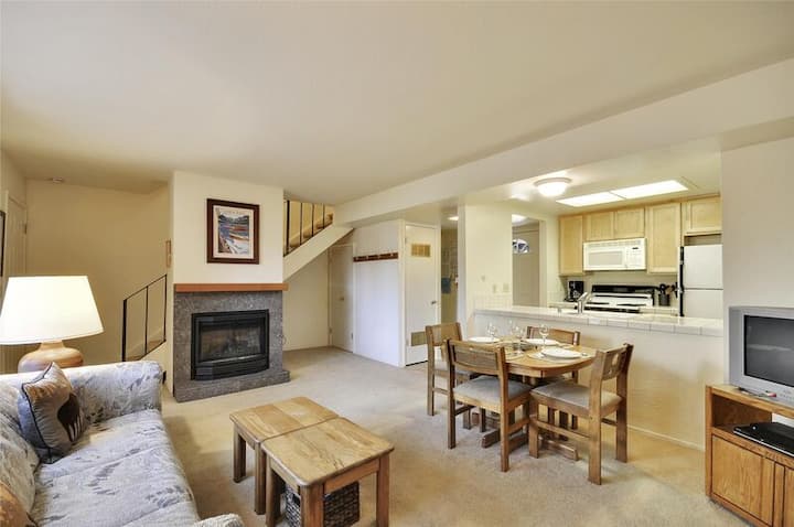 Affordable Condo- Shared Hoa Hot Tub- Walk To Lake - Tahoe City, CA