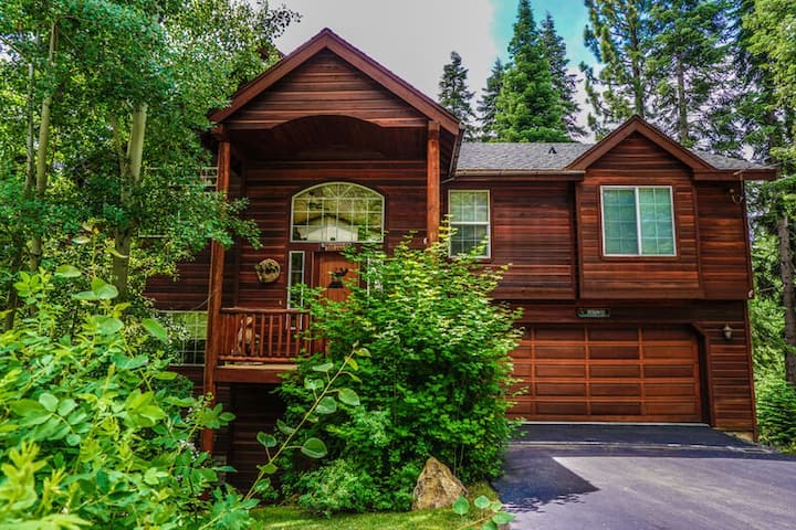 Hot Tub, Sleeps 10 -Tahoe Cedar Lake View - Tahoe City, CA