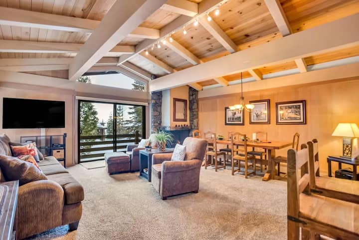 Private Hoa Beach, Pool & Hot Tub -Rocky Ridge 59 - Tahoe City, CA