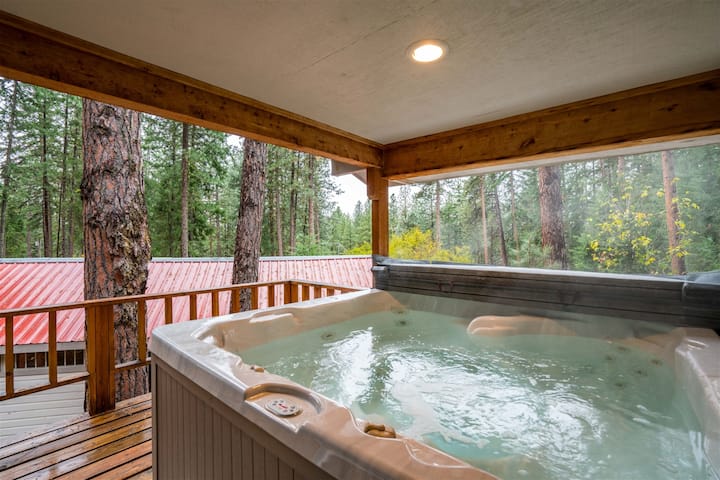 Woodsy Leavenworth Hideaway W/ Hot Tub - Plain, WA