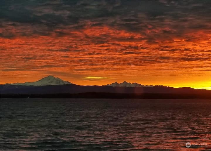 Tranquil Waterfront Retreat In Ferndale Wa - Orcas Island, WA