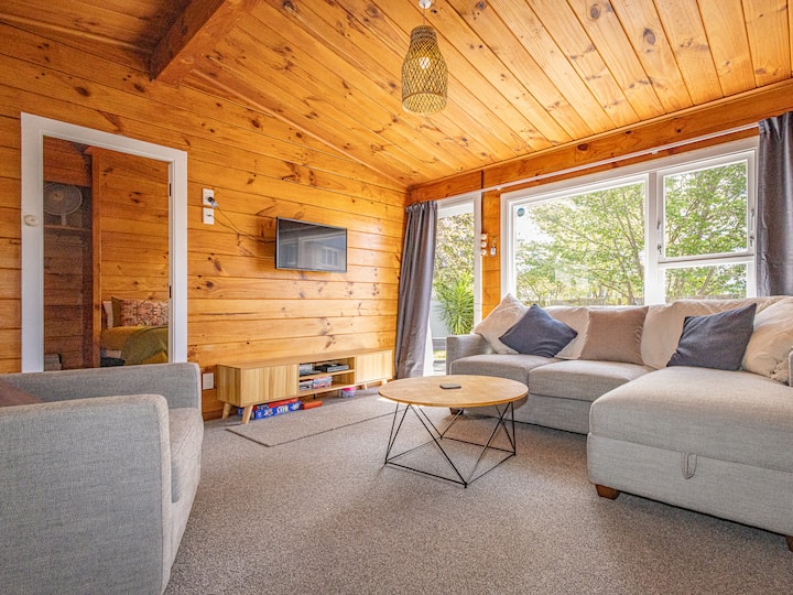 Kaka Retreat - Taupo Holiday Home -