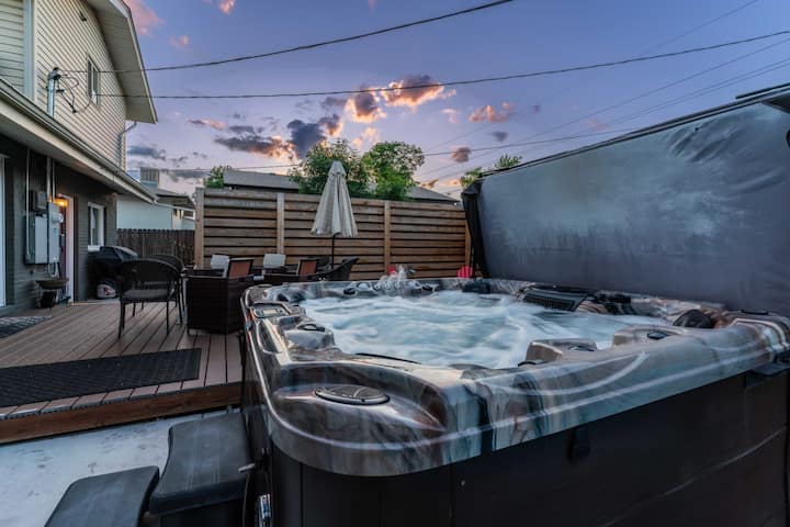 Family Friendly! Hot Tub & Mountain Views! - Thornton, CO