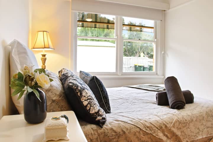 Sixties Sanctuary I Retro Family Home - Geelong
