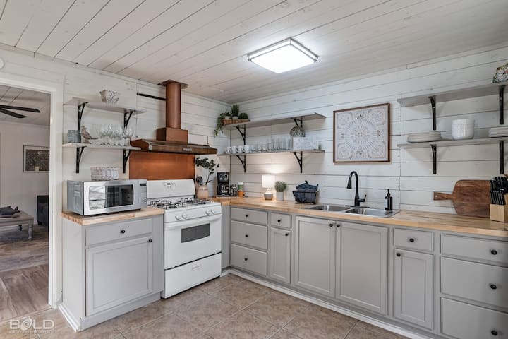 Lakeside Landing With Kayaks, Canoes, & Views - Caddo lake