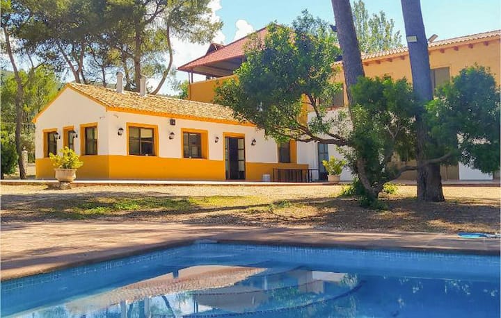 Awesome Home In Vilallonga With Kitchen - Villalonga