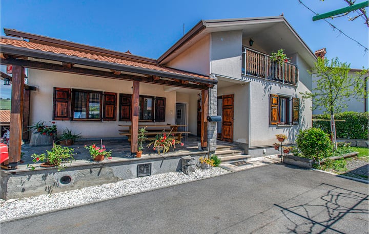 Stunning Apartment In Divaca With Wifi - Sežana