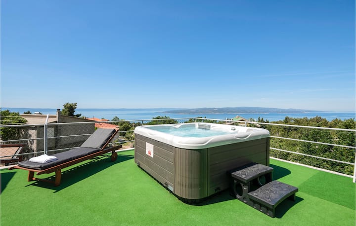 Beautiful Home In Bast With Kitchen - Baška Voda