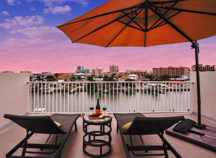 4 Min Walk To Beach, Pool, Hot Tub, Roof Deck - Clearwater, FL